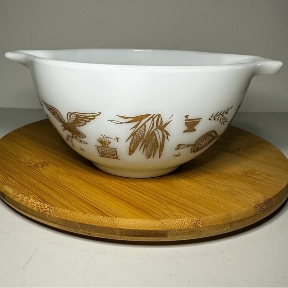 Pyrex | Kitchen | Vintage 97s Pyrex 441 White And Brown Americana ...